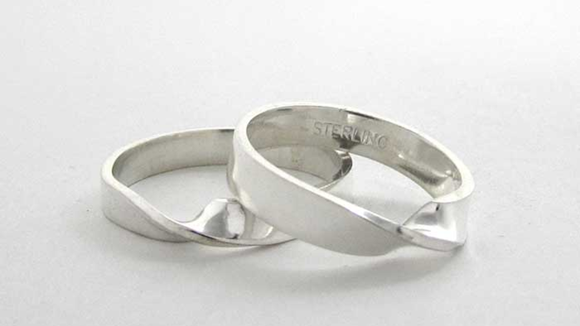 Silver Mobius Ring | Canton Museum of Art